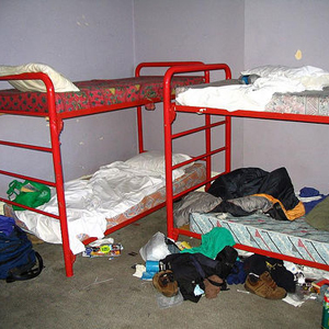 Hostel (2005) | VERN'S REVIEWS on the FILMS of CINEMA