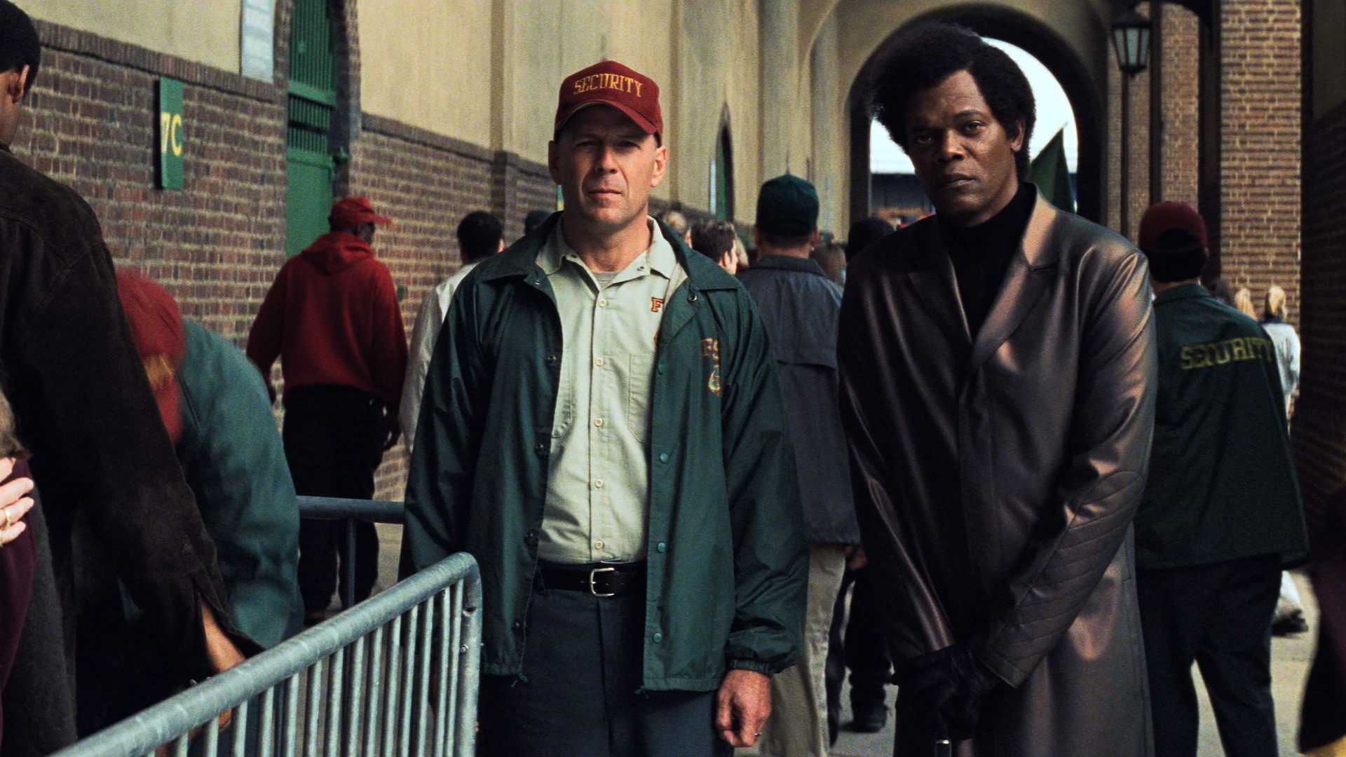 Unbreakable (2000) | VERN'S REVIEWS on the FILMS of CINEMA